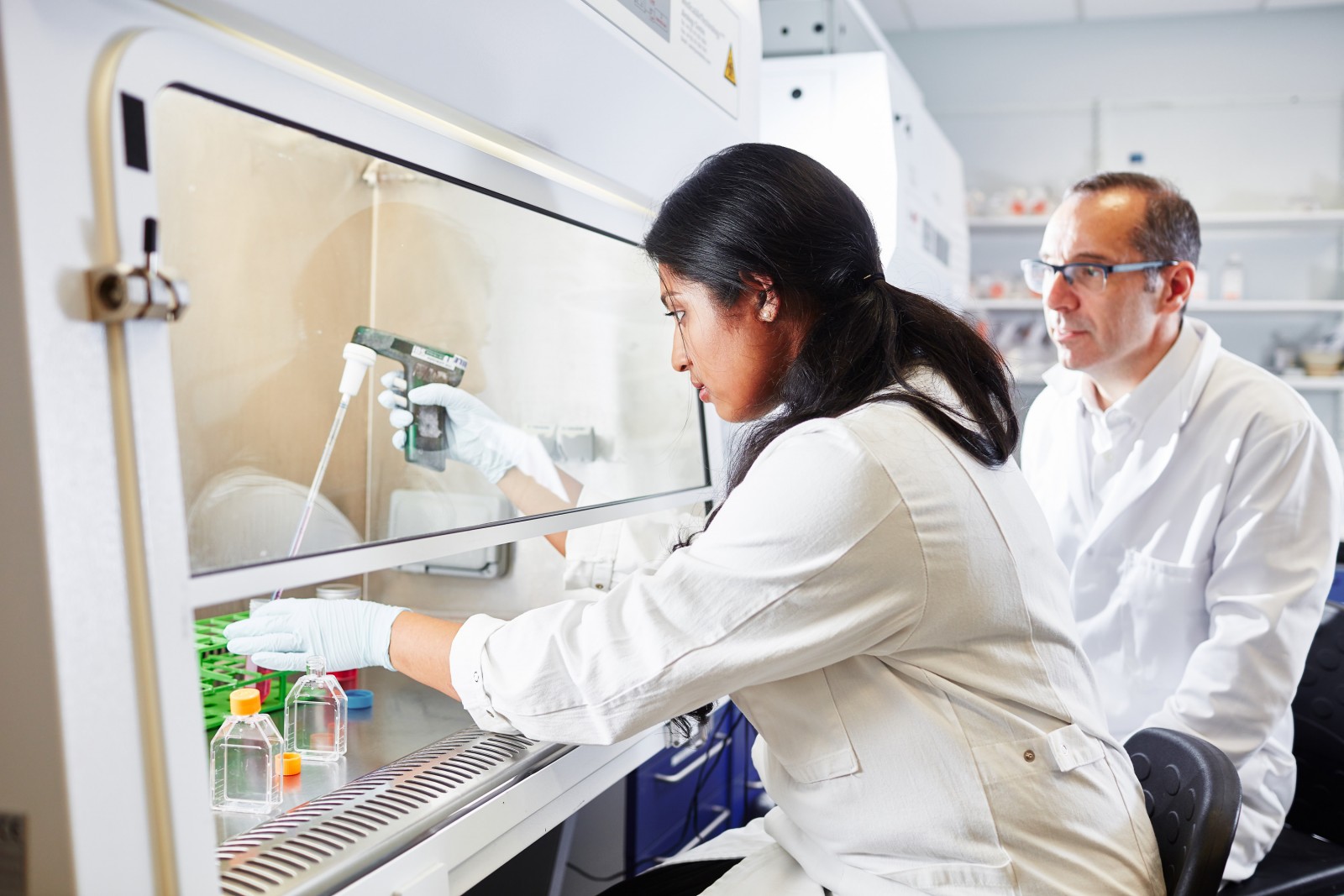 Precious metal flecks could be catalyst for better cancer therapies ...